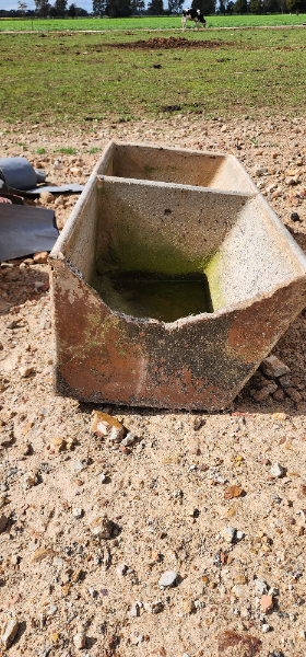 Lot 74 - CONCRETE TROUGH 1170 X 520 DAMAGED | AuctionsPlus