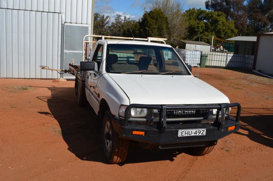 Lot 17 - Holden Rodeo DLX TF 91. ** Tanks and Sprayer in photo not ...