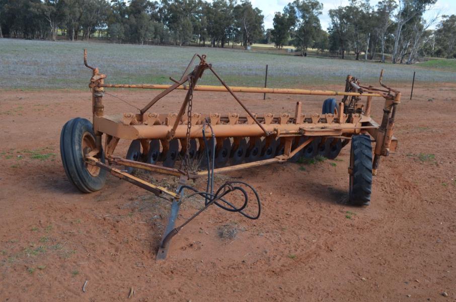 Lot 49 - Chamberlain 14 Disc Plough | AuctionsPlus