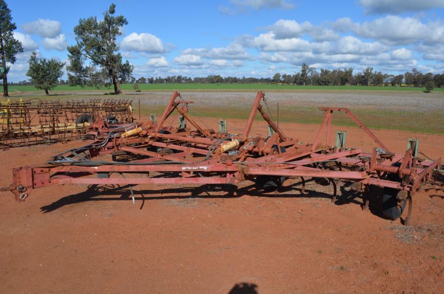 Lot 55 - International 45 tyne Vibra Shank Cultivator with finger tyne ...