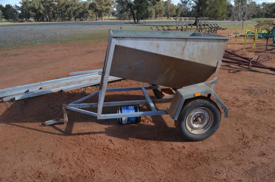 Lot 60 - Gil Matthews Feed out cart | AuctionsPlus