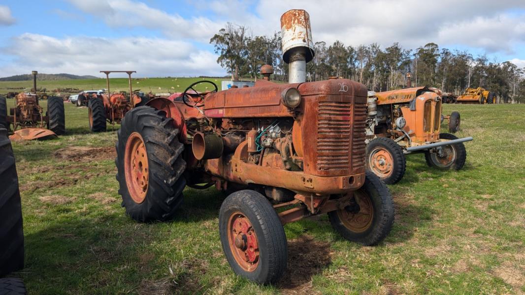 Lot 26 - McCormick International AW6 Tractor | AuctionsPlus