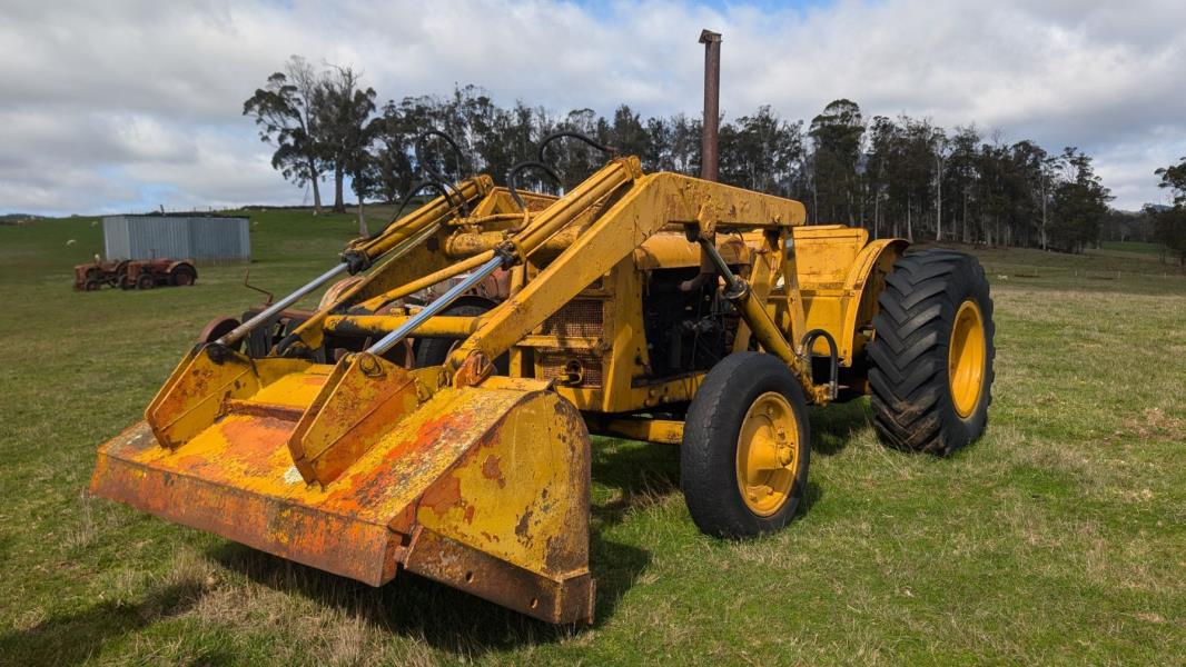 Lot 56 - Chamberlain Champion Tractor w/ Front End Loader | AuctionsPlus