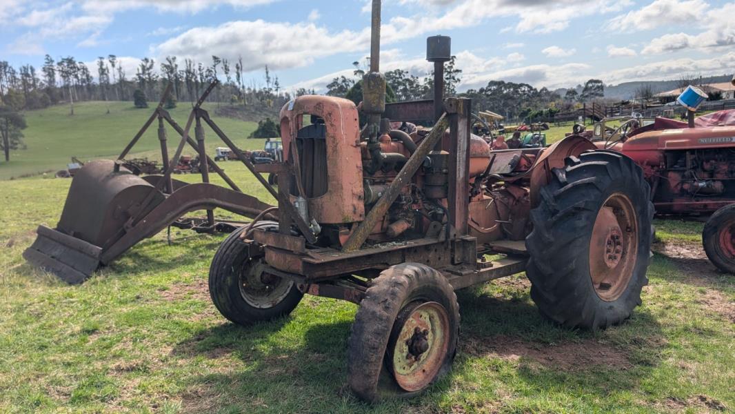 Lot 66 - Nuffield 342 Tractor w/ Hydraulic FEL w/ Bucket & Blade ...