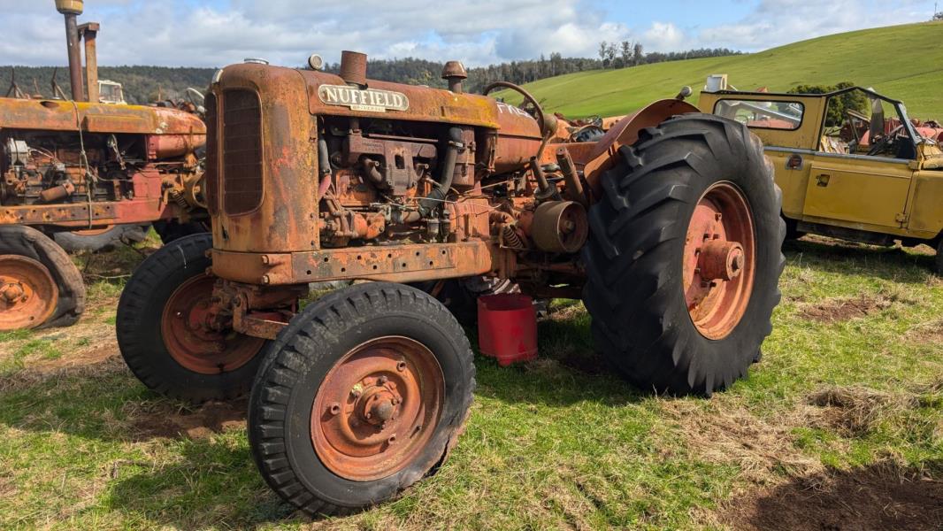 Lot 71 - Nuffield Universal M4 Tractor | AuctionsPlus