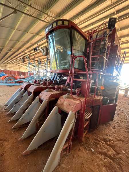 Lot 19 - Case 2555 4 Row Cotton Express Cotton picker | AuctionsPlus