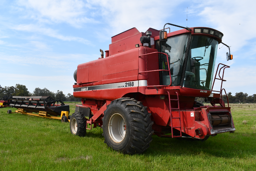 Lot 1 - Case IH 2188 header and 1010 front | AuctionsPlus