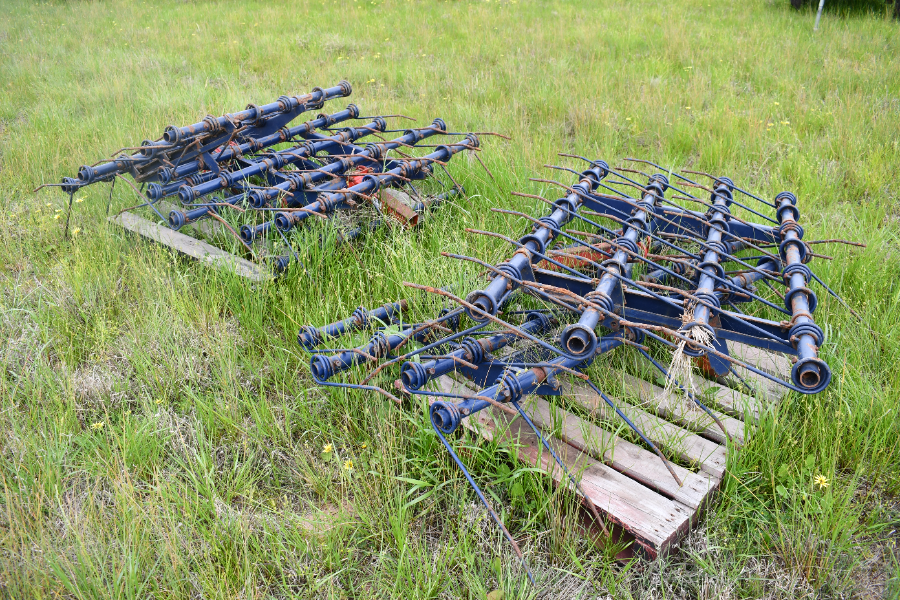 Lot 4 - Morris finger harrows | AuctionsPlus