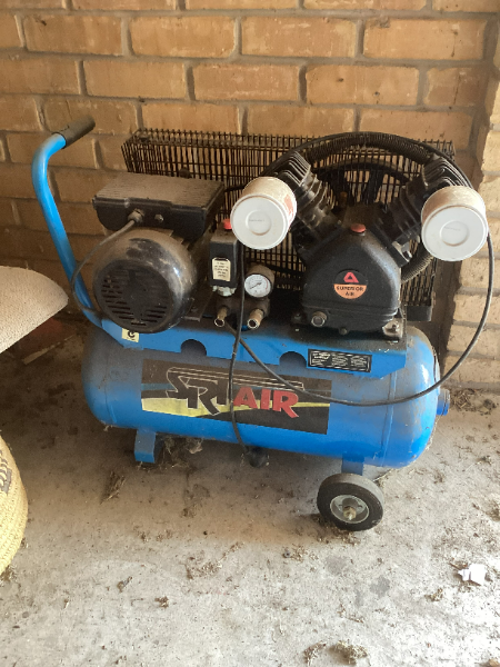 Lot 15 - SRT Air compressor | AuctionsPlus