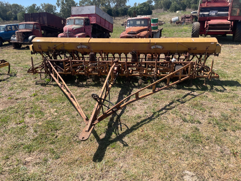 Lot 8 - Gyral Star Planter, approx. 21 foot wide | AuctionsPlus
