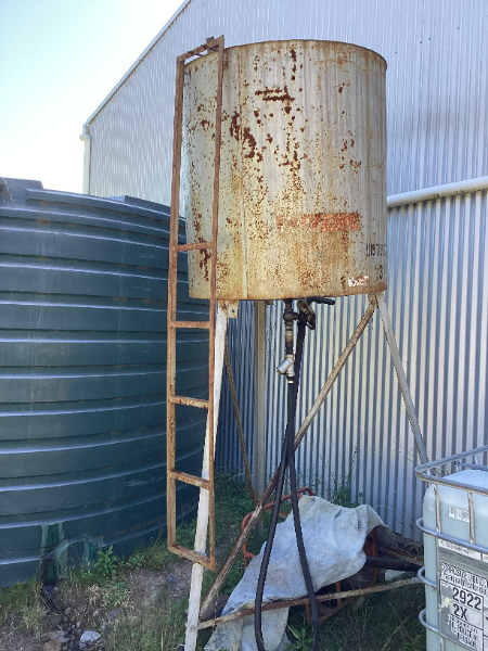 Lot 29 - Diesel Fuel Tank 250 gallon | AuctionsPlus