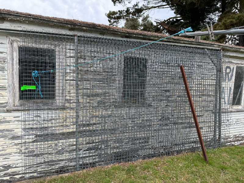 Lot 88 - 50X50 SQUARE MESH | AuctionsPlus