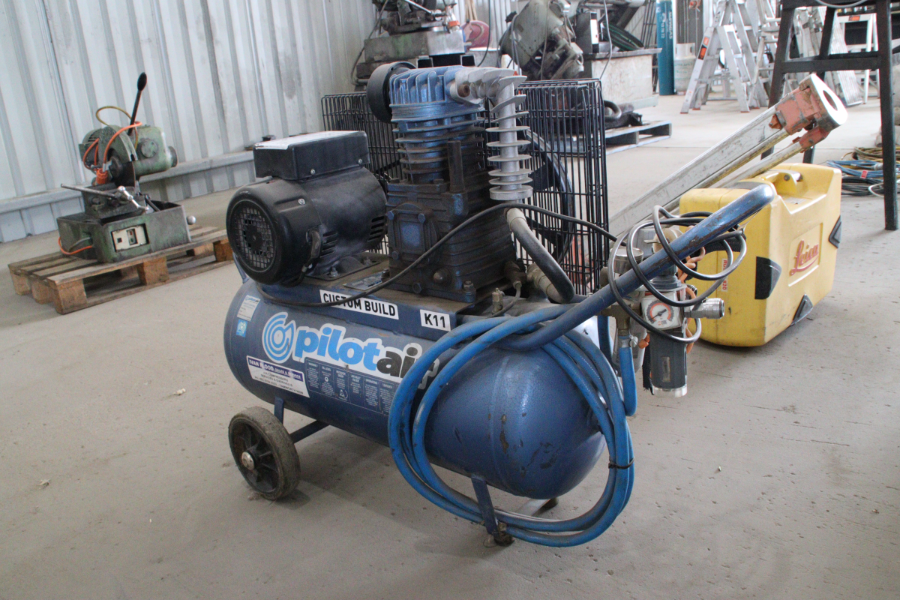 Lot 5 - Pilot Air-compressor | AuctionsPlus