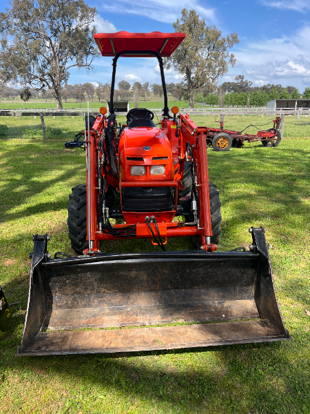 Lot 33 - KIOTI EX50 TRACTOR WITH KL150 F.E.L | AuctionsPlus