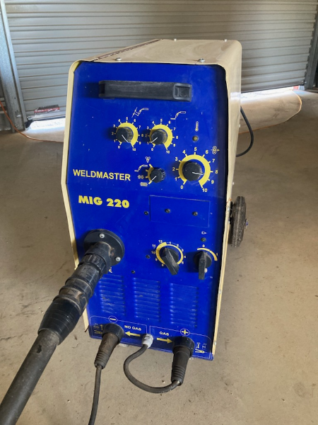LOT 52 - MIG WELDMASTER WELDER | AuctionsPlus