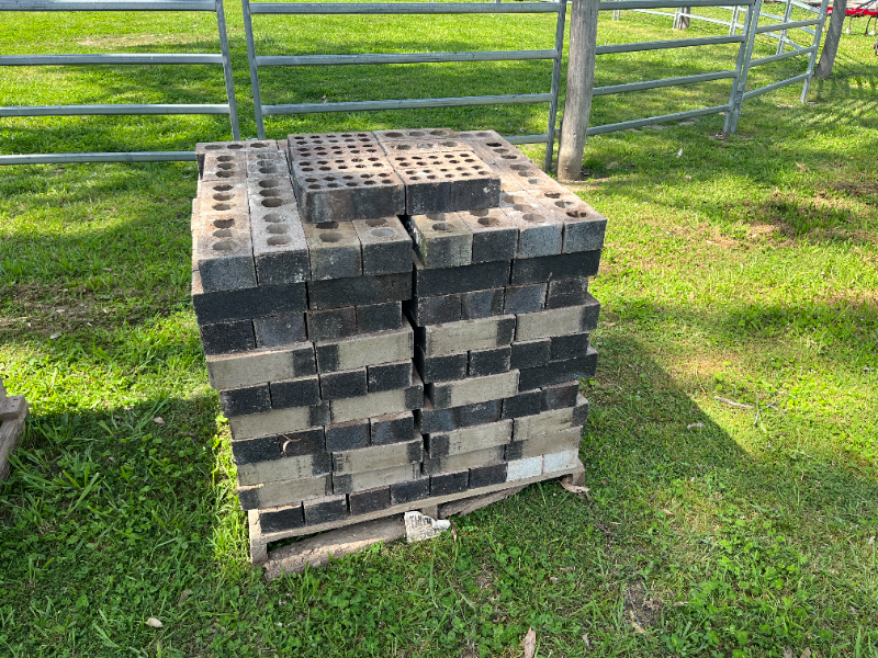 LOT 80 - PALLET OF BRICKS | AuctionsPlus