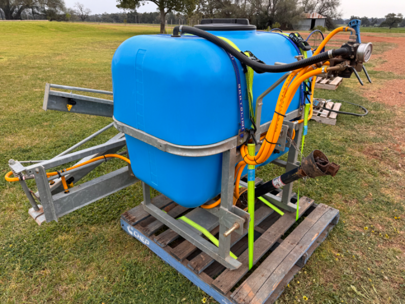 Lot 13 - Bertolini Sprayer | AuctionsPlus