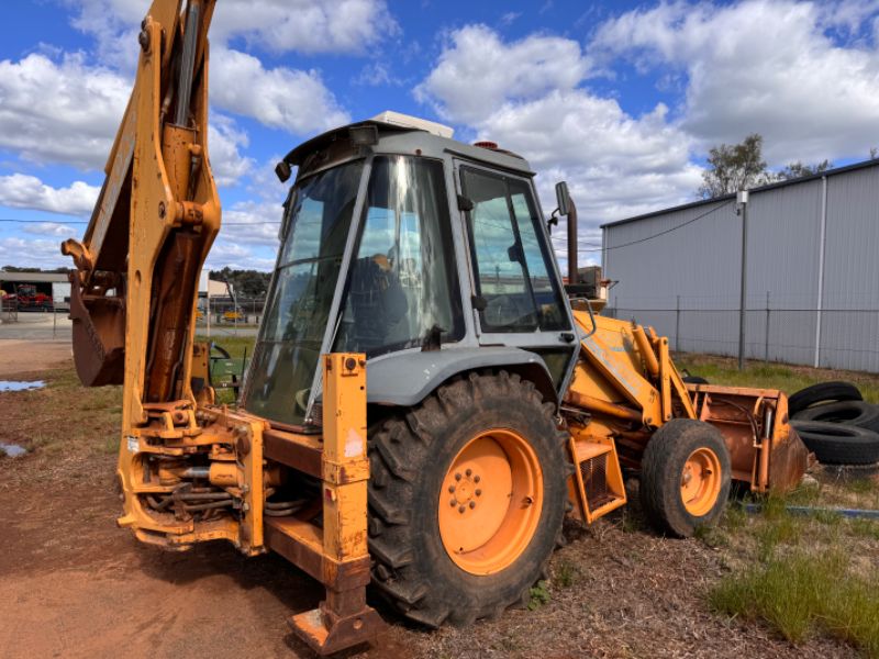 Lot 37 - Case Backhoe | AuctionsPlus