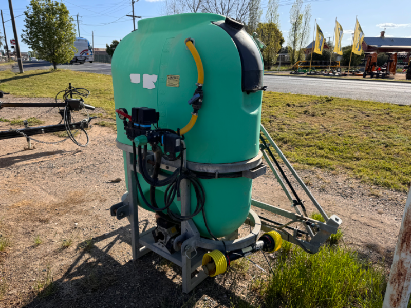 Lot 295 - Sprayer | AuctionsPlus