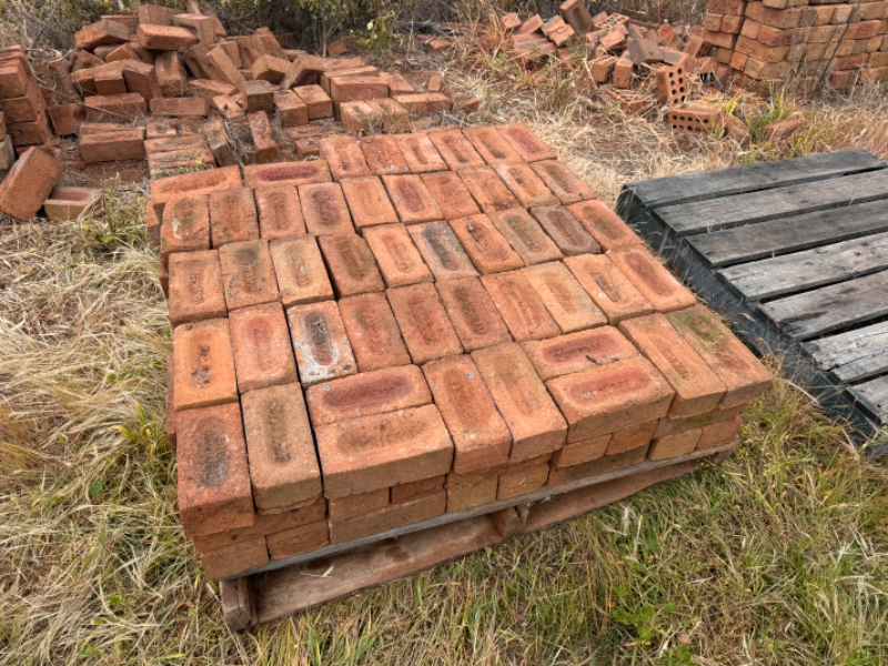 Lot 276 - Bricks | AuctionsPlus