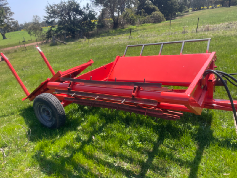 Lot 28 - Round Bale Feed Out Cart | AuctionsPlus