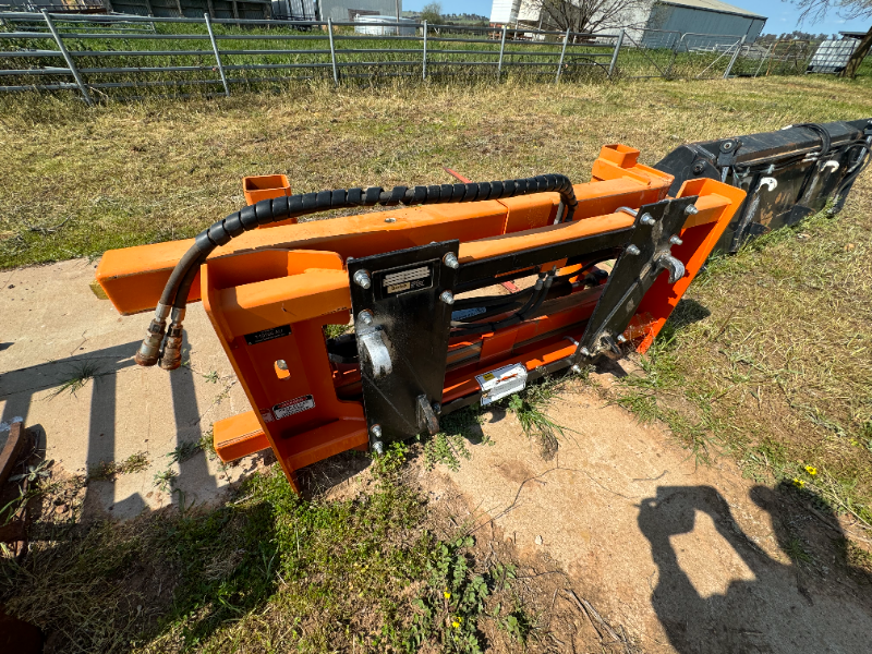 Lot 22 - Tuskan Hay Bale Handling Clamp | AuctionsPlus
