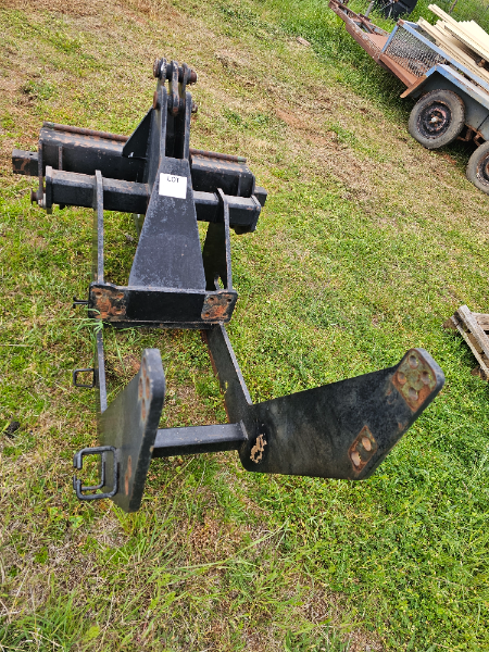 LOT 51 - Front weight frame suits John Deere 8000 series tractors ...