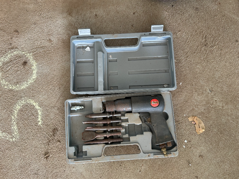 Lot 50 - Suntech KC Air chisel | AuctionsPlus