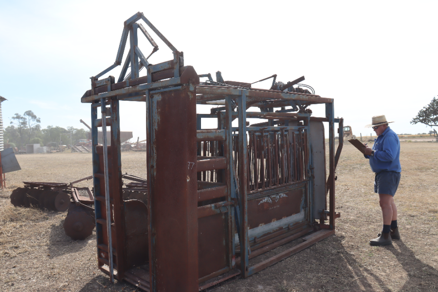 Lot 77 - Monarch Thompson Longhorn air crush 3.5m | AuctionsPlus