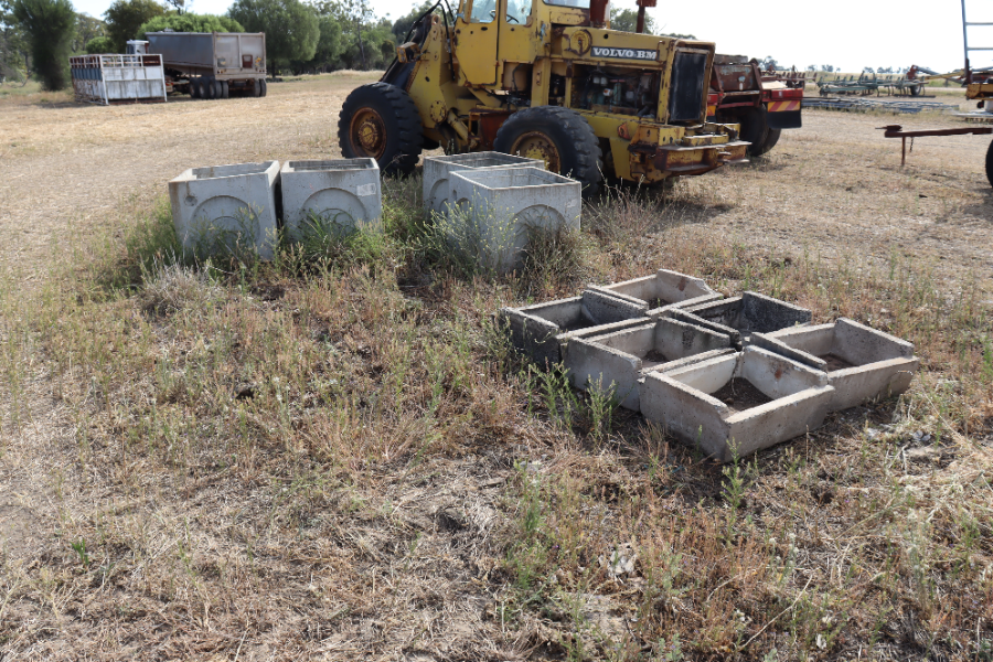 Lot 87 - 4 x concrete sumps & trough covers 760mm x 750mm x 700mm ...