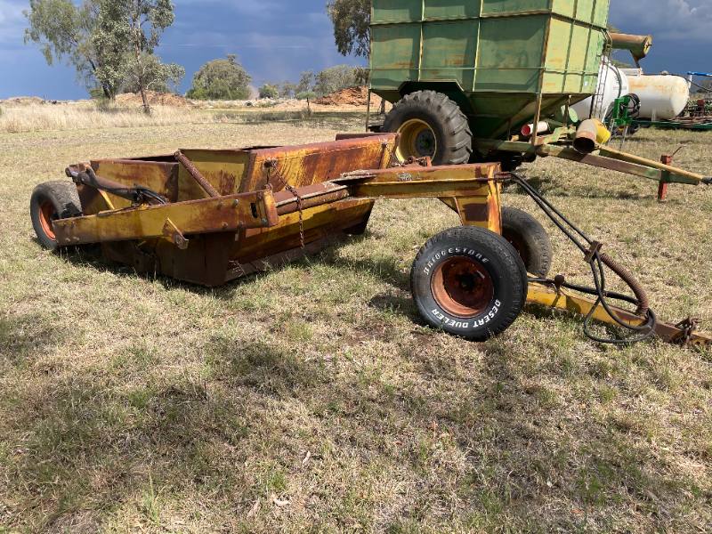 Lot 13 - Eversman Model 600 Scoop, needs hyd. hoses, approx. 4 cubic ...
