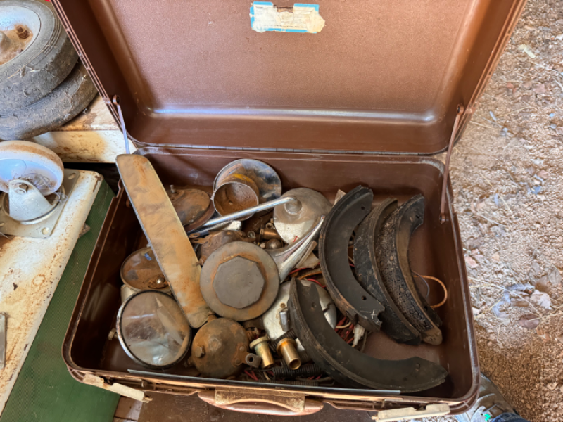 Lot 100 - Antique Car Parts | AuctionsPlus
