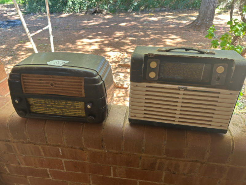 Lot 159 - Antique Radios | AuctionsPlus
