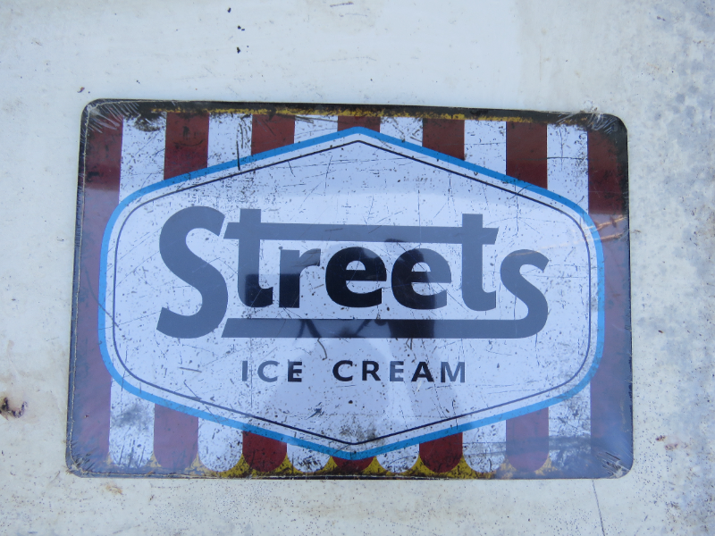 LOT 48 - STREETS SIGN | AuctionsPlus