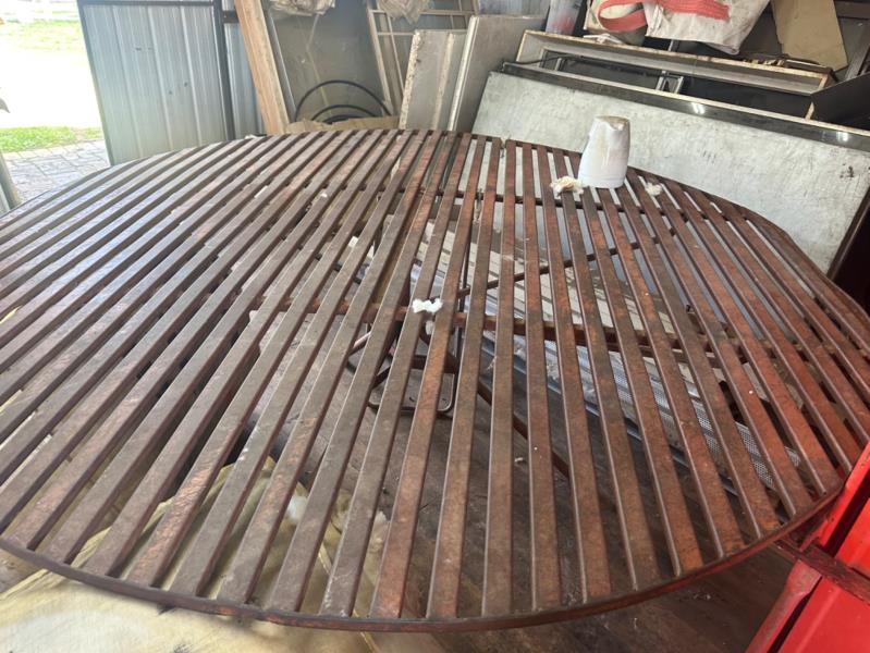Lot 112 - Rotary Wool Table | AuctionsPlus