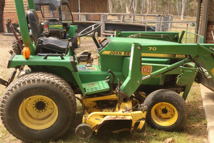 Lot 18 - John Deere 855 Tractor | AuctionsPlus
