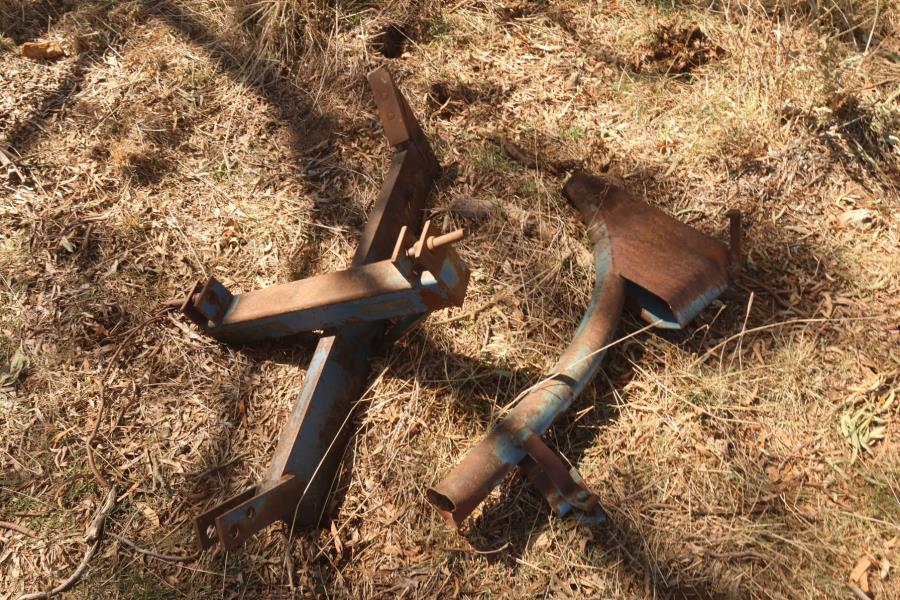 Lot 27 - Ripper & Pipe Layer | AuctionsPlus