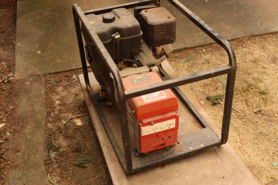 Lot 62 - Briggs & Stratton 15 HP 6.8 Kva Generator | AuctionsPlus