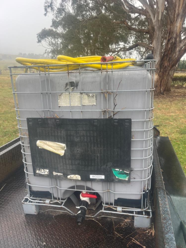 Lot 98 - 1000L Pod with Hoses | AuctionsPlus