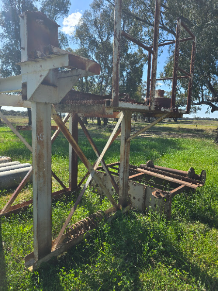 Lot 149 - 6 x 3 Jakes 2 Deck Screen | AuctionsPlus