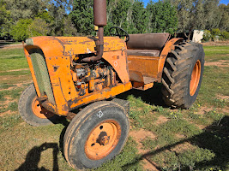 Lot 27 - Chamberlain 9G Tractor | AuctionsPlus