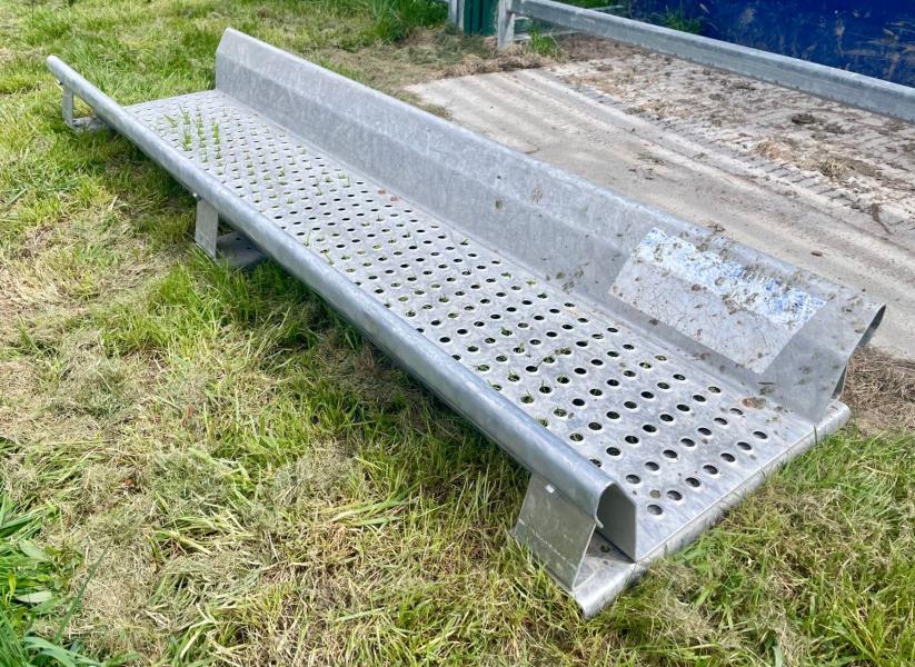 Lot 167 - Tru-Test 2.2m Aluminium Cattle Platform | AuctionsPlus
