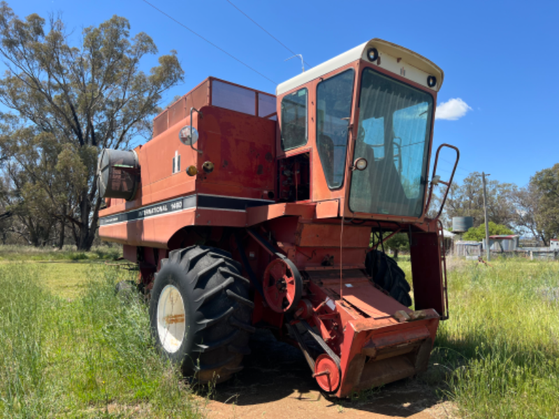 Lot 43 - International Header and Comb | AuctionsPlus