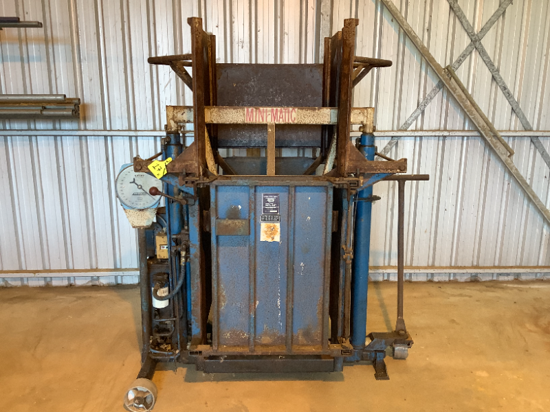 Lot 365 - Wool Press | AuctionsPlus