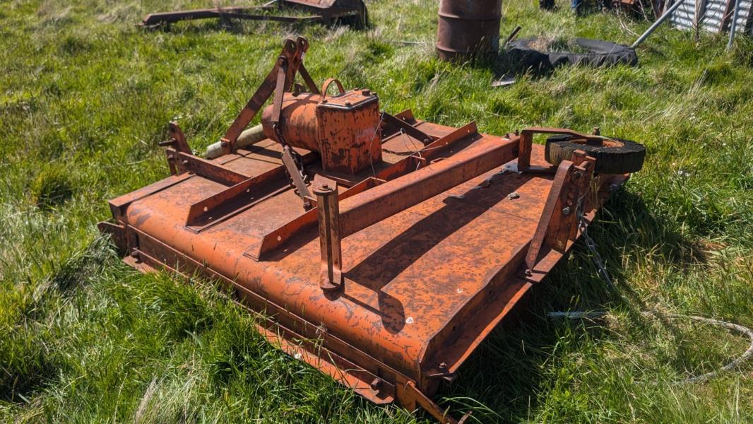 Lot 27 - Howard 5' Slasher | AuctionsPlus