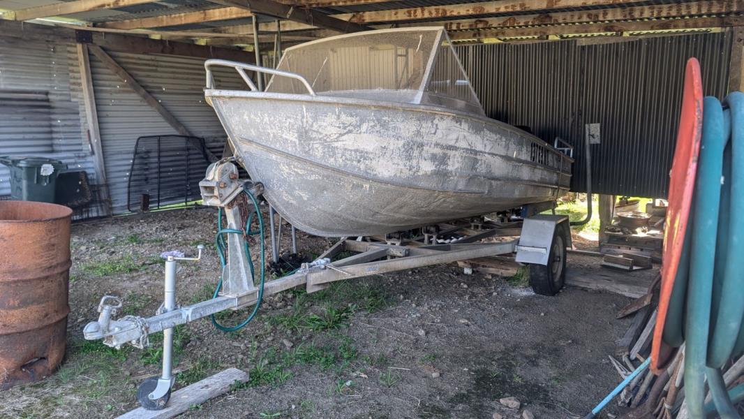 Lot 38 - Brooker V14 Runabout Aluminium Boat w/ Tohatsu 30hp Engine ...