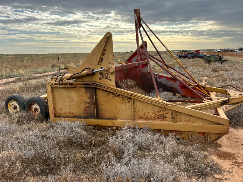 Lot 9 - Drag Bucket | AuctionsPlus