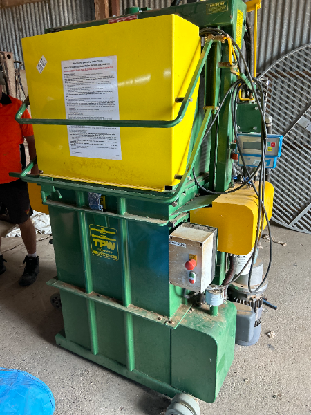 Lot 28 - TPW Wool Press | AuctionsPlus