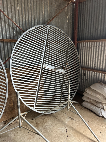 Lot 31 - Wool Table | AuctionsPlus