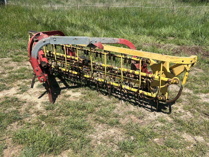 Lot 19 - NEW HOLLAND 57 ROLL-A-BAR HAY RAKE | AuctionsPlus
